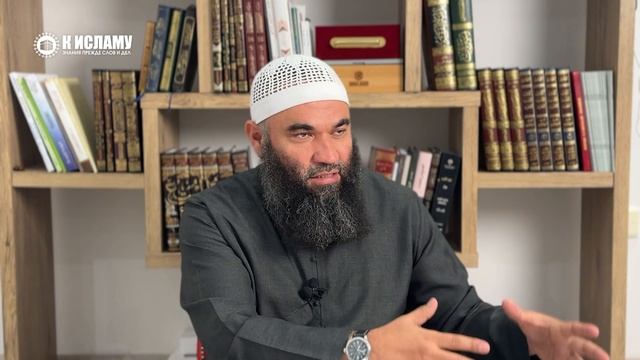 Не ставьте кукол на полку так, чтобы они сидели как идолы