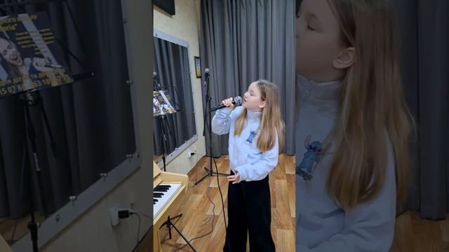 Обкатка песни перед концертом. Подсмотрено на уроке вокала