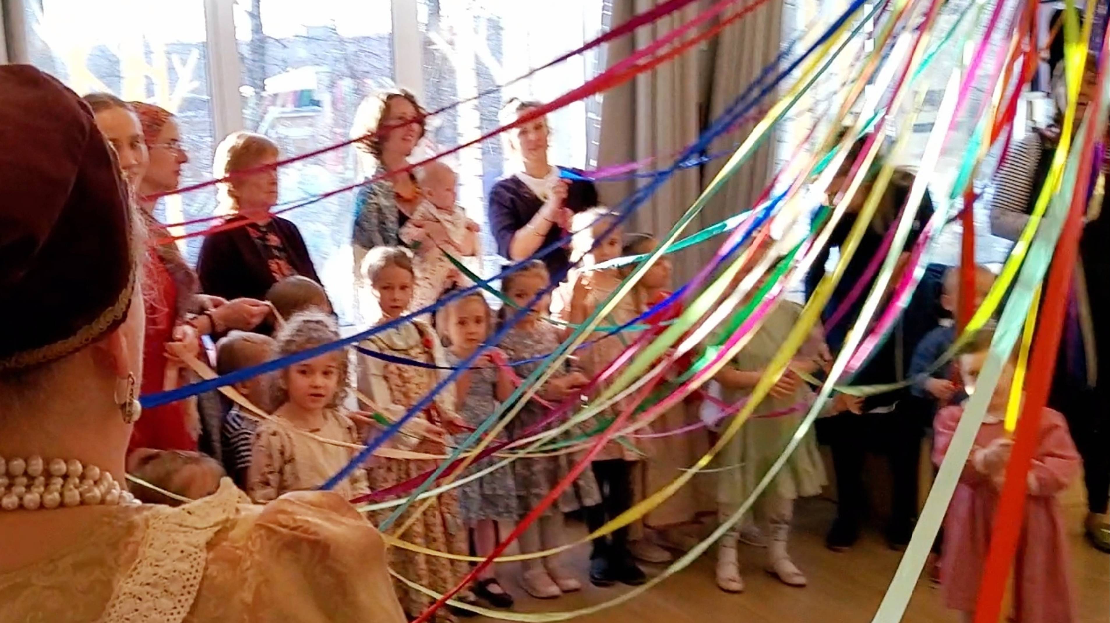 2025.02.26. Как на масленной неделе. Игра с ленточной каруселькой.