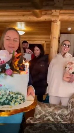 Ксения Бородина показала, как подруги поздравили с Днём Рождения