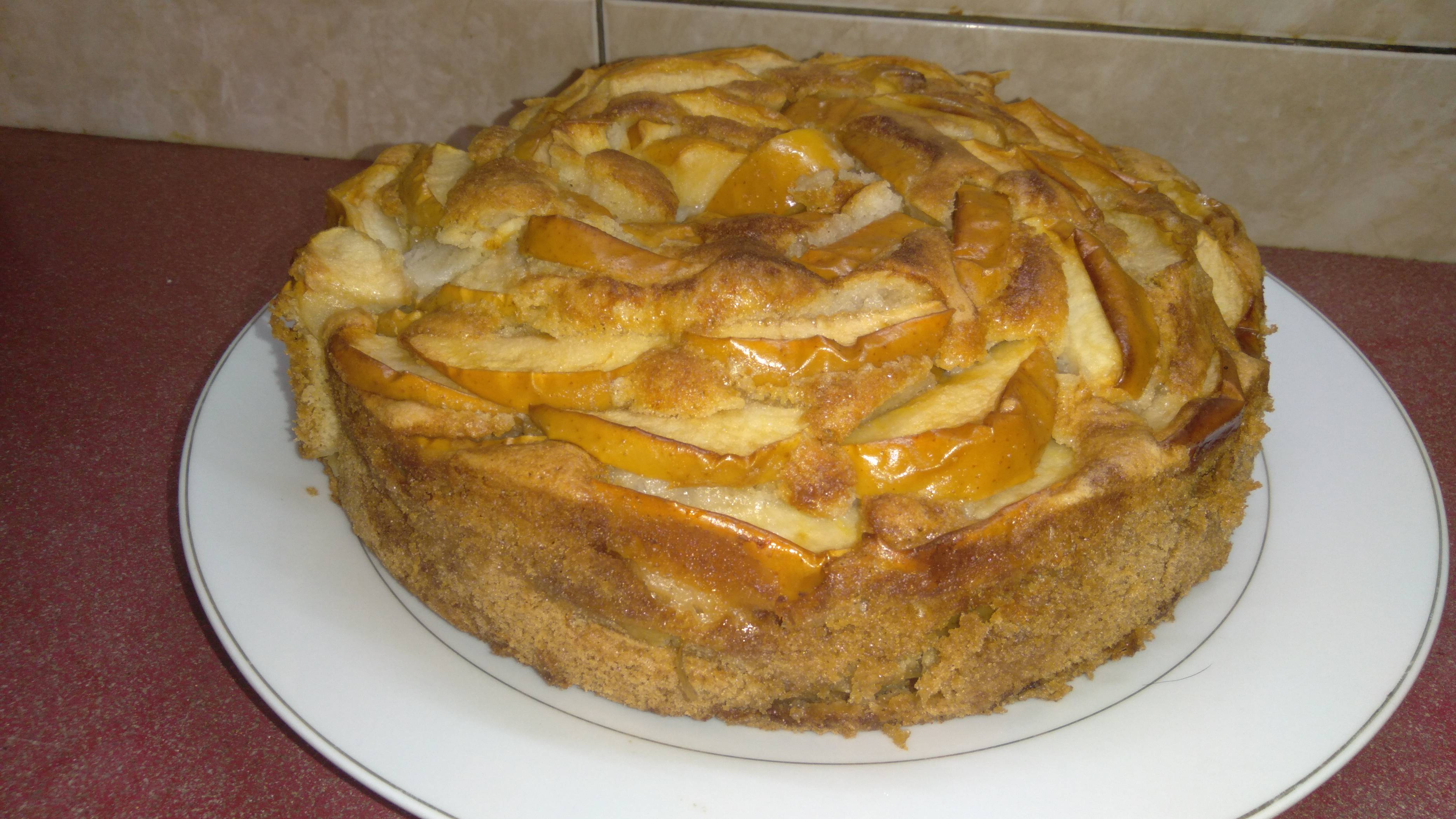 Простой пирог с яблоками