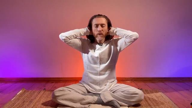 МЕДИТАЦИЯ ДЛЯ НАЧИНАЮЩИХ В ДОМАШНИХ УСЛОВИЯХ Энергизация тела. Пробуждение мозга. Урок 1 — ЙОГА СМОТ