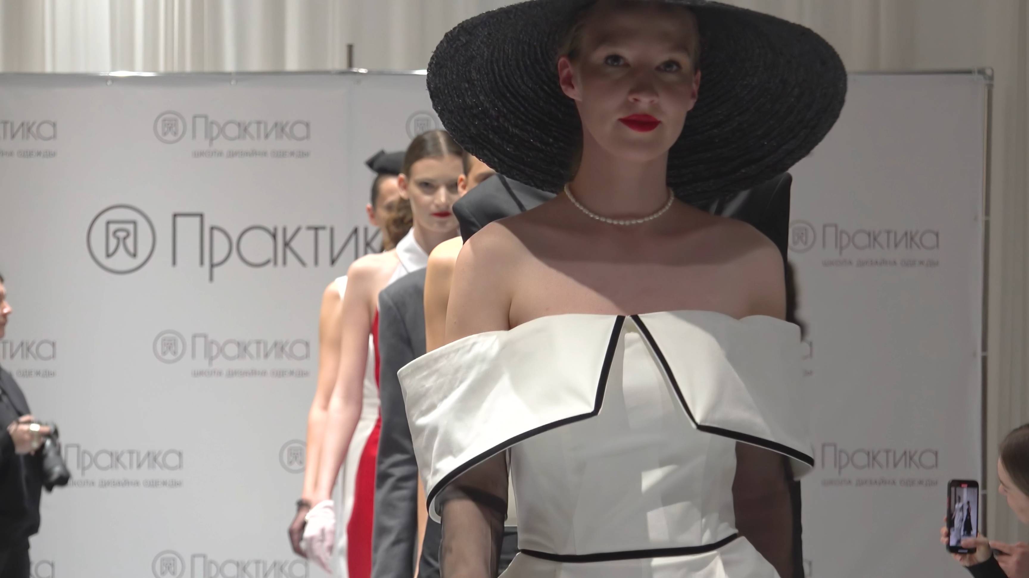 Коллекция "Гармония контрастов": Уникальные образы в мире моды. Дизайнер Алиева Карина