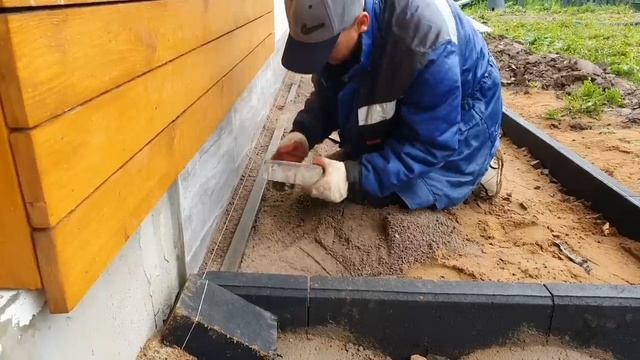 [Дом по цене ОДНУШКИ] Выпуск№17. ПОЛНЫЙ ПРОЦЕСС УКЛАДКИ ТРОТУАРНОЙ ПЛИТКИ 👌 (eYet017TgjM)