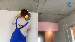 Наш сотрудник - электрик Артем. Проводка в квартире в безопасности!