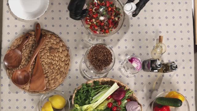 Салат с отварной чечевицей