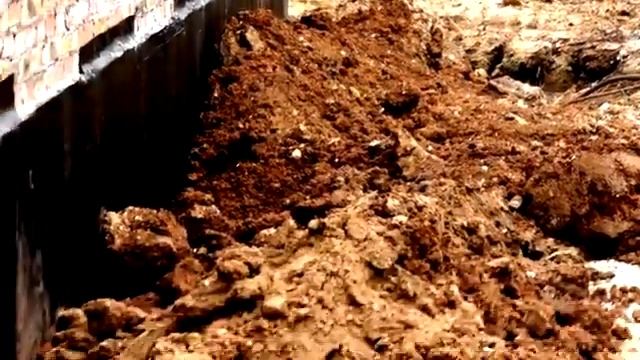 Обратная засыпка фундамента. 8 серия фильма "Дом из газобетона за сезон"