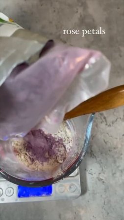 DIY STRAWBERRY FACE MASK 🍓 RECIPE | DIY Cosmetica Short #Short #YoutubeShorts