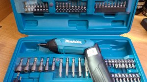 Аккумуляторная отвертка MAKITA