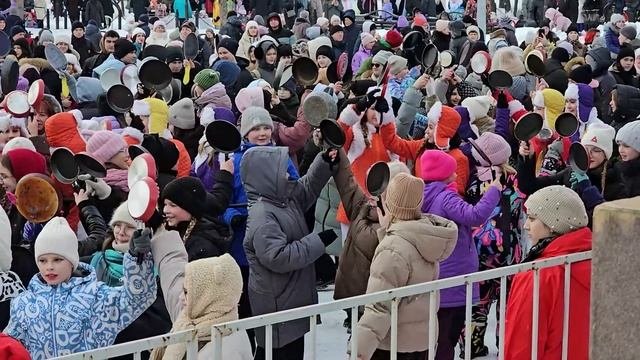 Масленичная неделя в Белово завершилась грандиозным народным гуляньем в парке “Центральный”.