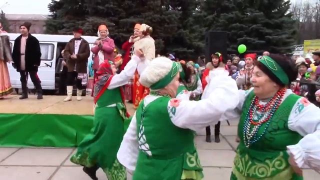 Бабушки жгут кадриль, как в молодости! Возраст танцам не помеха!