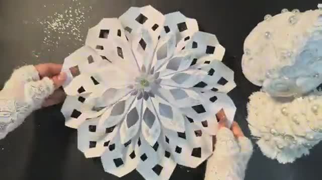 своими руками декор на 🎄Рождество, обьемная снежинка из бумаги ❄️