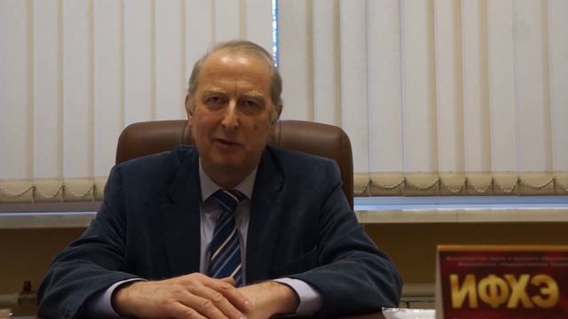 Поздравление директора ИФХЭ РАН чл.-корр. РАН Буряка Алексея Константиновича с Новым 2022 годом!