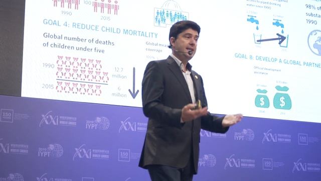 Доклад испанского профессора Хавьера Гарсиа Мартинеса на пленарной сессии XXI Менделеевского съезда