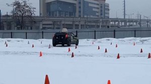 Практика в автошколе Юность на площадке зимой