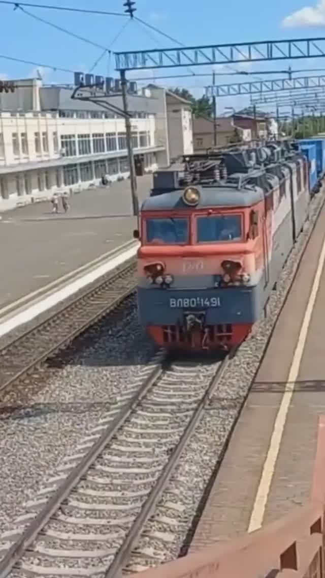 Электровоз ВЛ80С-1491 на станции Сарапул.