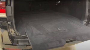 Умный багажник Land Cruiser 300: Пол с электроприводом
