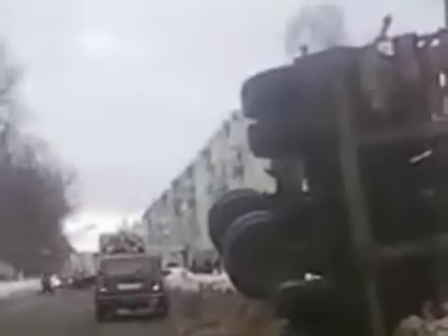 Дятьково. У МАЗА  оторвался прицеп с бревнами.Dyatkovo. MAZ's trailer with the logs came off..mp4