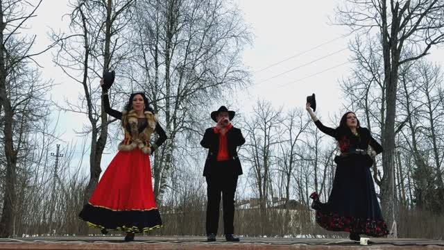 Я МИЛОГО УЗНАЮ ПО ПОХОДКЕ, ЦЫГАНСКИЕ #ПЕСНИ И #ТАНЦЫ 💃🏿. ПЕВЕЦ Е. БЕРЛИН И #АНСАМБЛЬ "ЭКСПРОМТ".
