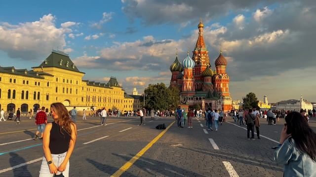 Миллионы на каблучках: Как отдыхают богатые девушки летом в Москве?