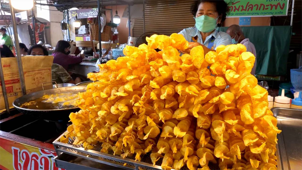 От картофеля «Торнадо», который продается тиражом 1500 штук в день, до десертов, отмеченных звездами