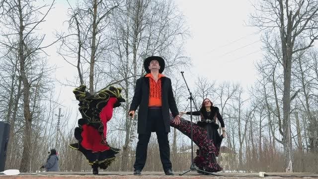 СЕРДЦЕ НА СНЕГУ💃🏿. ПЕВЕЦ Е. БЕРЛИН  И КОЛЛЕКТИВ ЦЫГАНСКОГО ТАНЦА "ЭКСПРОМТ". ШОУ БАЛЕТ. #АНСАМБЛЬ