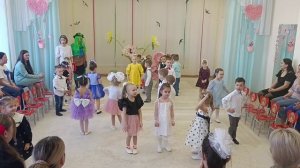 "День бантика" 8 марта 2025 в средней группе