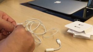Official Lightning to 3.5mm Headphone Jack Adapter (Unboxing & Overview)