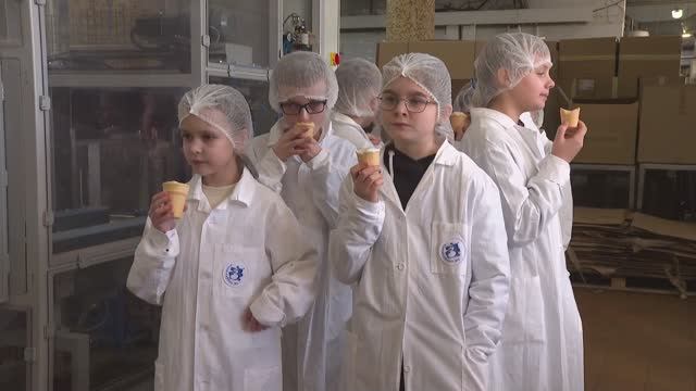 Мороженое за пятёрки: победители «Верного отличника» на эксклюзивной экскурсии