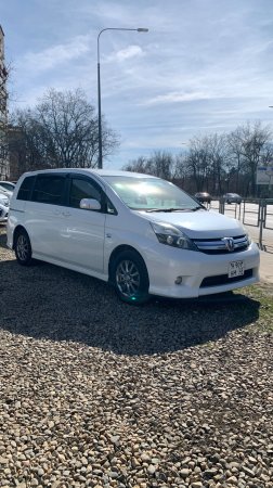 Продажа Toyota Isis в Краснодаре