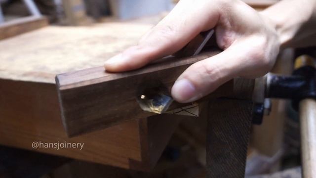 Столярные соединения: ножка (стойка) в структуре обвязки (фартуке)