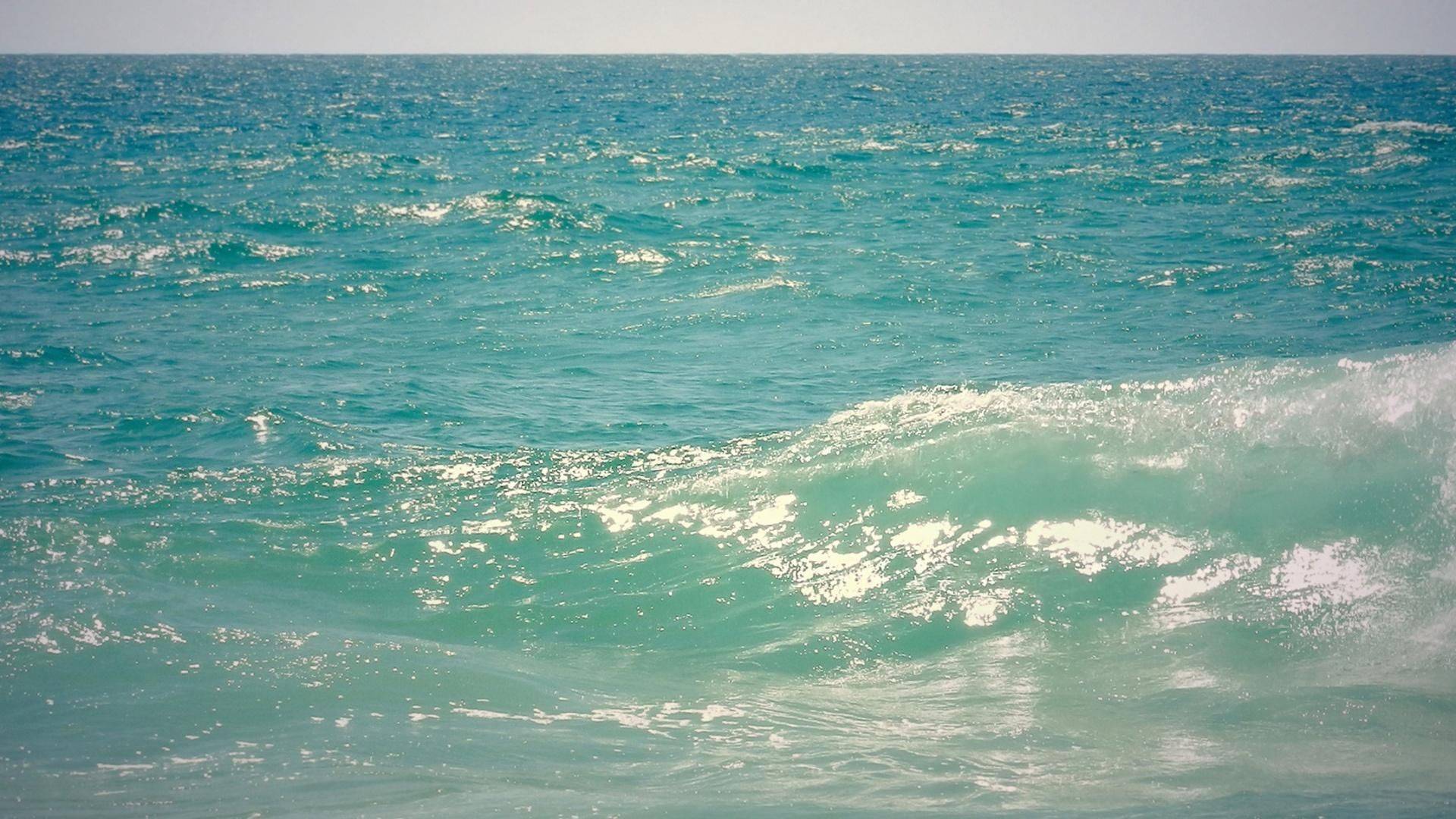 На море