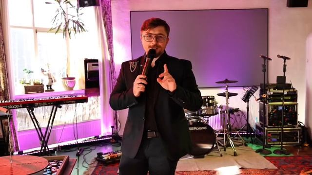 Ведущий Станислав