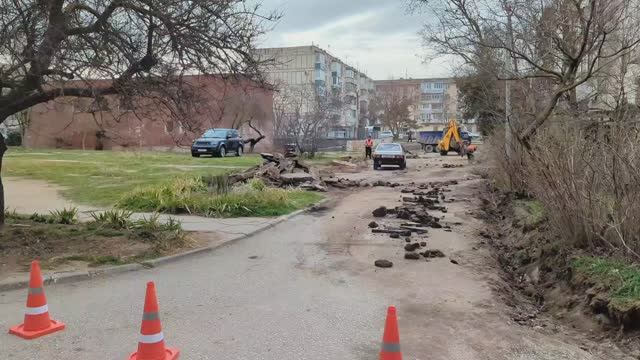 Евпатория 2025. В городе продолжают приводить в порядок придомовые территории. Улица 60-лет ВЛКСМ