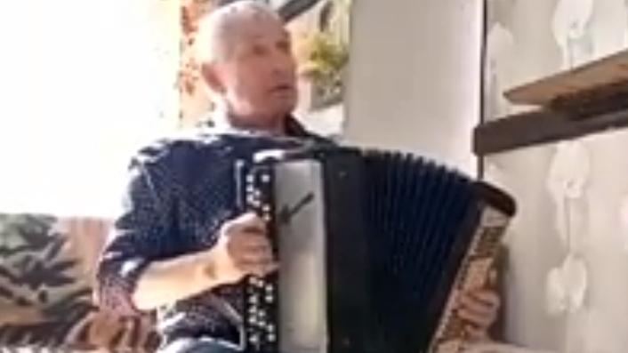 Далеко,далеко,далеко журавли улетели.