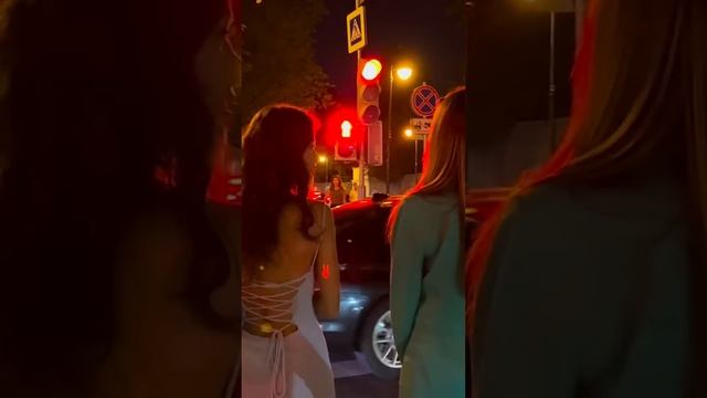 Ночная прогулка по Москве 🌙 ｜ Ночные клубы, уличная мода и вечеринки #ночнаяжизнь #прогулка #москва