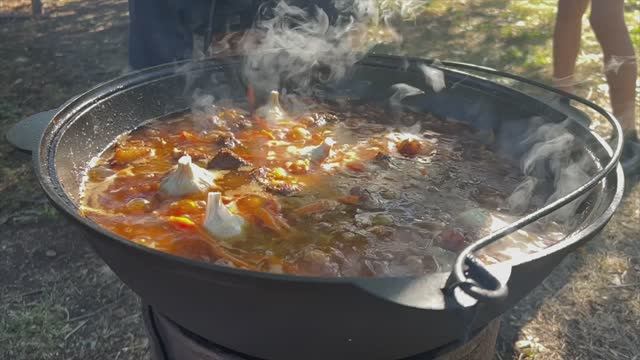 Делаем плов на огне в казане.Рецепт,видео.