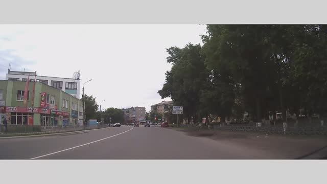 Город Мценск из окна автомобиля. Центральная дорога. Малые города России.