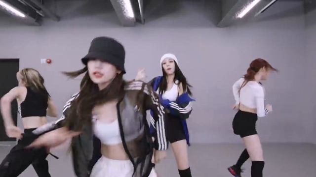 Itzy - 'LOCO' dance practice