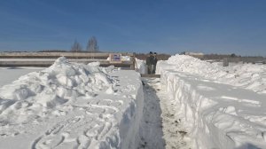 Первый раз в 2025 году приехали к себе на участок.Расчищаем проход