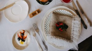 Авторская сервировка стола в честь Масленицы от Грандъ-кафе Петрушка