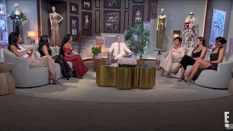 Сериал Семейство Кардашьян - 20 сезон 9 серия / Keeping Up with the Kardashians