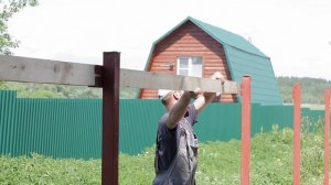 Установка забора от компании Московские Заборы - Деревянный Штакетник