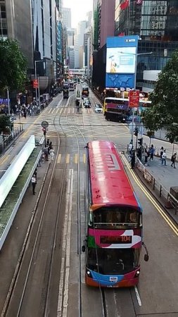 Красивая улица в центре Гонконга