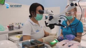 Лечение под микроскопом в клинике SKYDENT