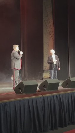До Слёз 😊 Лион Измайлов вышел 4 раза на поклон в концерте Александра Добронравова #вчемпричина