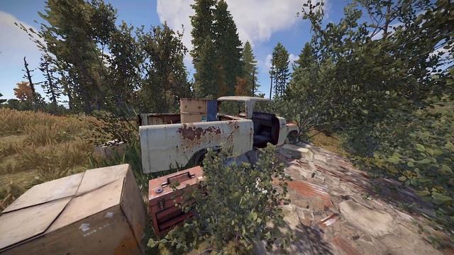 Старый пикап в Rust с бочками и ящиком для инструментов
