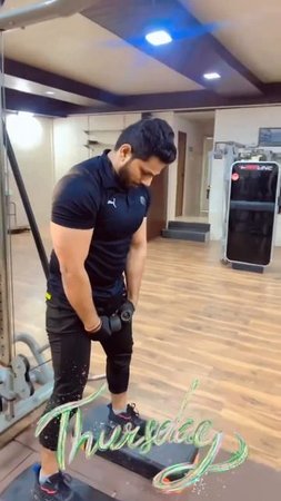 Umar chhoti shi pr karname to bde hi hone chaiye 🤞🏻 #shorts #shoulderworkout #likeshort