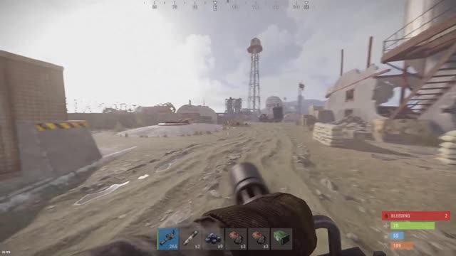 Зарядка минигана и сбор снаряжения в Rust на военной базе в пустыне