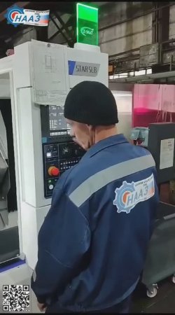 Токарный станок с ЧПУ в работе
